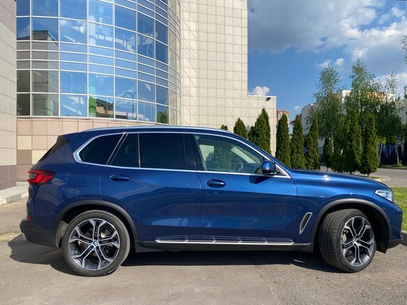 Купить б/у BMW X5 IV (G05/G18) 30d 3.0d AT (249 л.с.) 4WD дизель автомат в Москве: синий БМВ Х5 ...