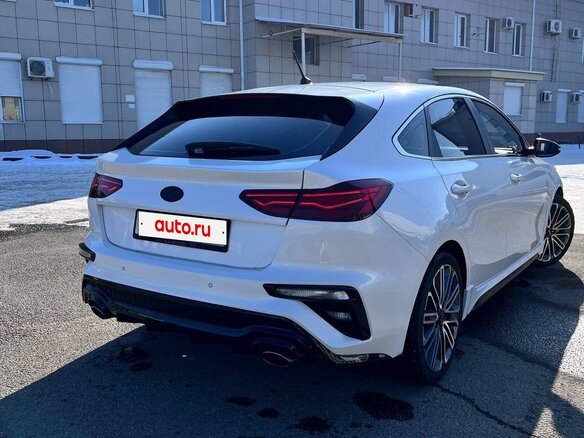 Купить б/у Kia K3 II 1.6 AMT (204 л.с.) бензин робот в Краснодаре: белый Киа к3 II хэтчбек 5 ...