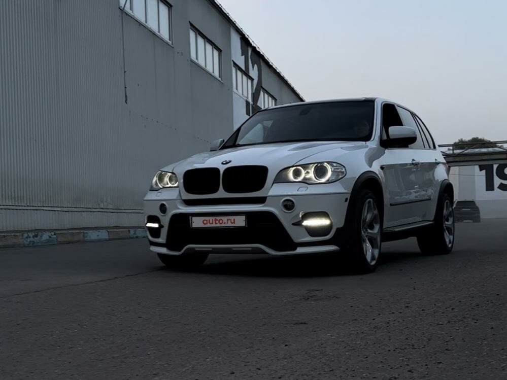 Купить б/у BMW X5 II (E70) Рестайлинг 35i 3.0 AT (306 л.с.) 4WD бензин автомат в Москве: белый ...