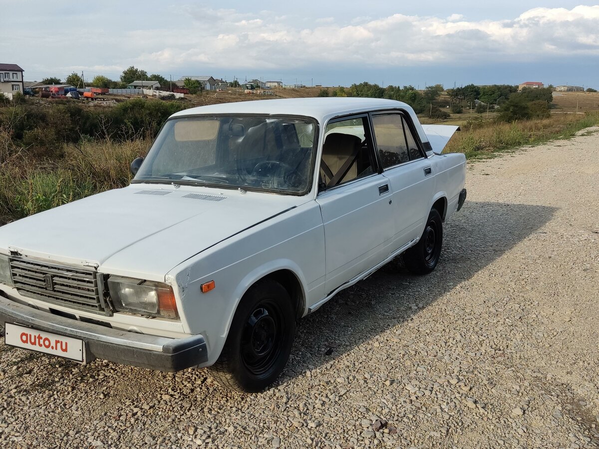 Купить б/у Lada (ВАЗ) 2107 1982-2012 1.5 MT (72 л.с.) бензин механика в Симферополе: белый Лада ...