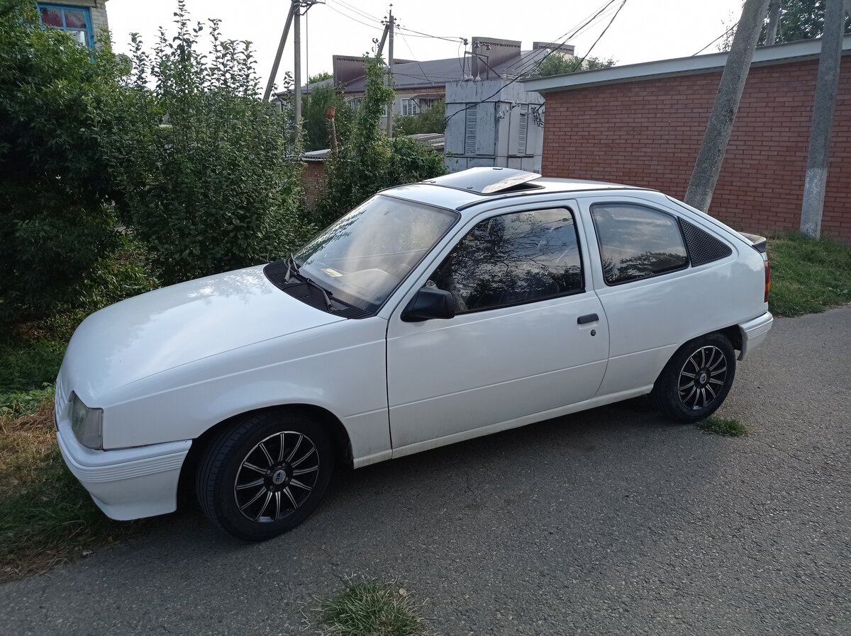 Купить б/у Opel Kadett E 1.3 MT (75 л.с.) бензин механика в Тбилисской: белый Опель Кадет E ...
