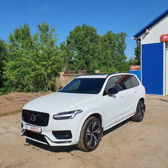 Купить б/у Volvo XC90 II Рестайлинг 2.0 AT (249 л.с.) 4WD бензин автомат в Братске: белый Вольво ...