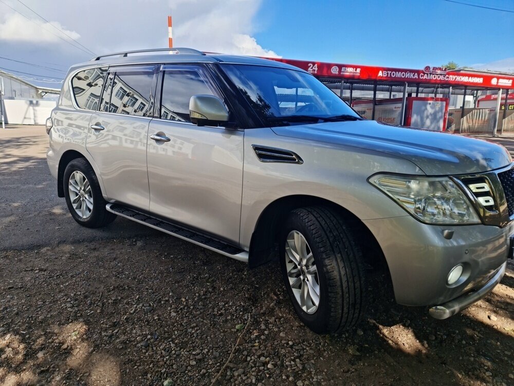 Купить б/у Nissan Patrol VI (Y62) 5.6 AT (405 л.с.) 4WD бензин автомат в Москве: серебристый ...