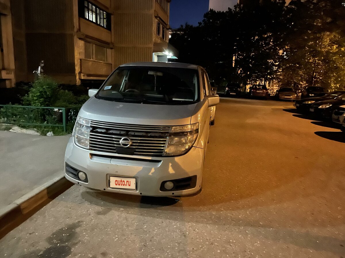 Купить б/у Nissan Elgrand II (E51) 3.5 AT (240 л.с.) бензин автомат в Одинцово: серебристый ...