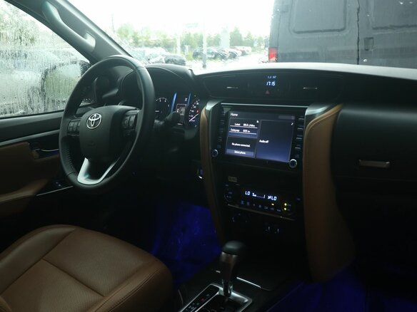 Купить б/у Toyota Fortuner II Рестайлинг 2.8d AT (200 л.с.) 4WD дизель ...