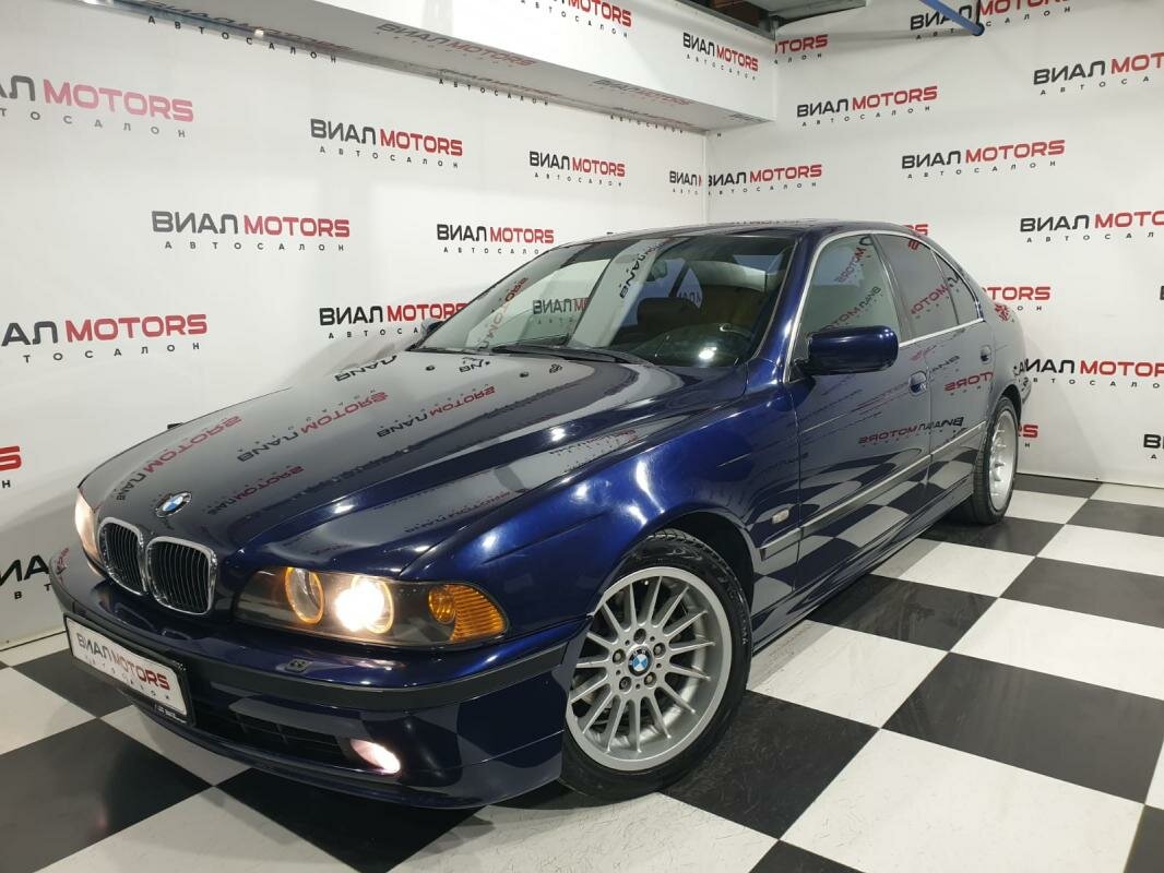 Купить б/у BMW 5 серии IV (E39) 520i 2.0 AT (150 л.с.) бензин автомат в Новосибирске: синий БМВ ...