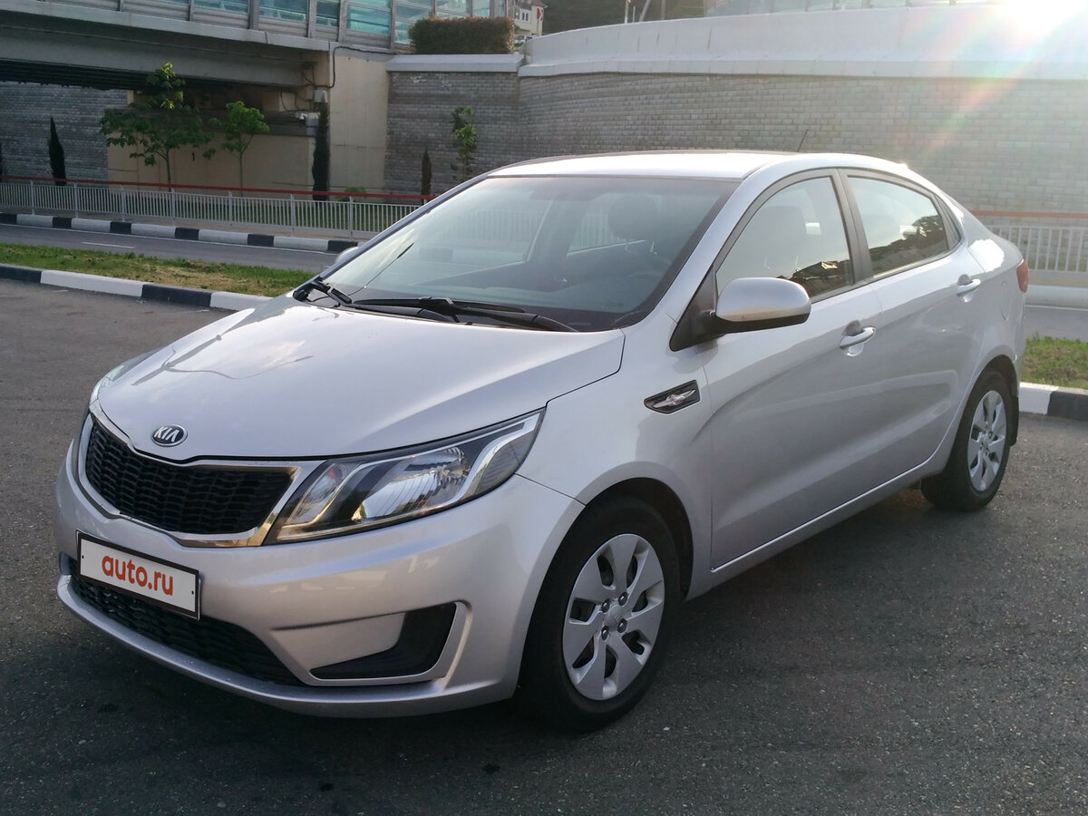 Купить б/у Kia Rio III 1.4 MT (107 л.с.) бензин механика в Знаменском: серебристый Киа Рио III ...