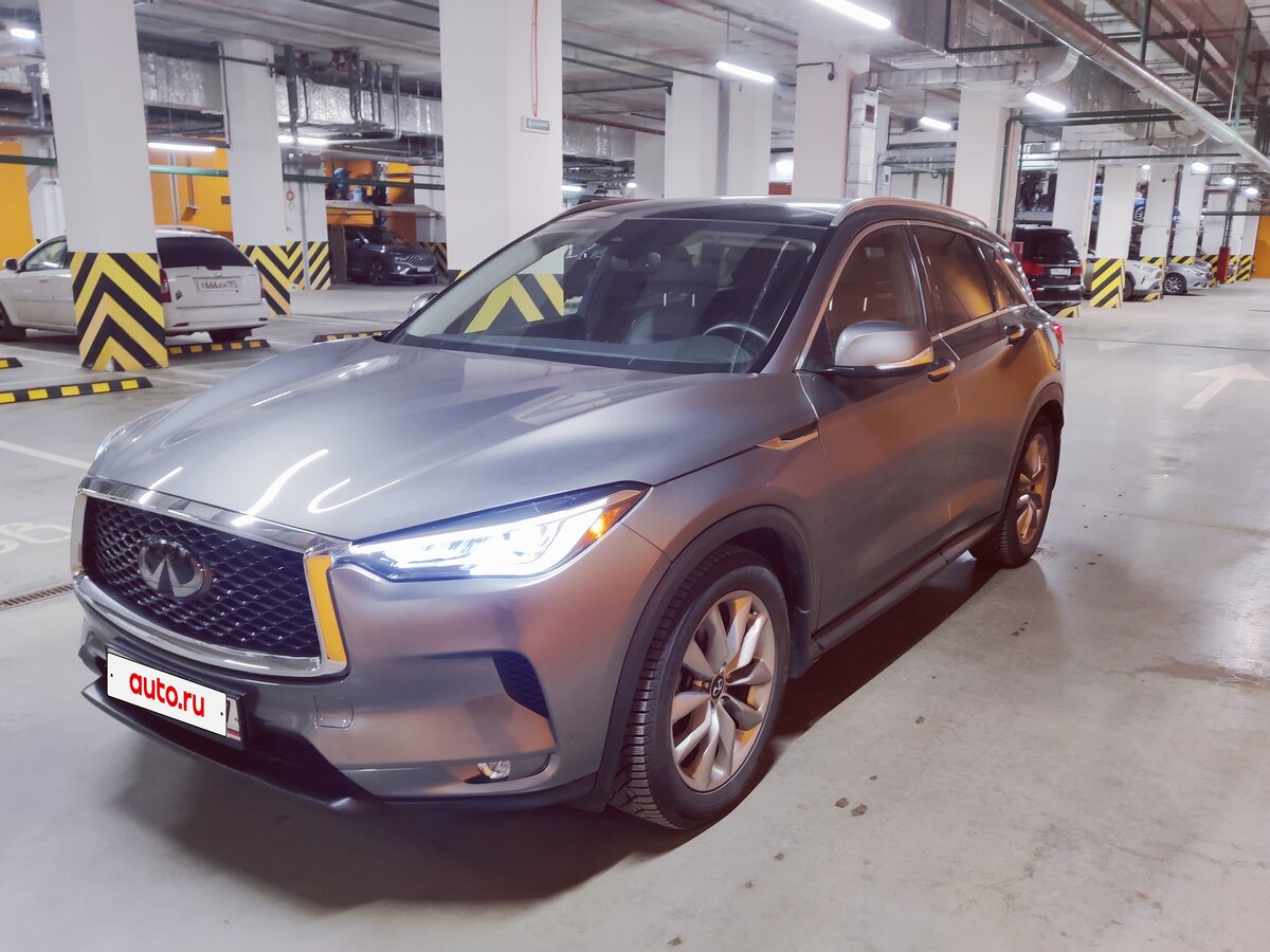 Купить б/у Infiniti QX50 II 2.0 CVT (272 л.с.) 4WD бензин вариатор в Москве: серебристый ...