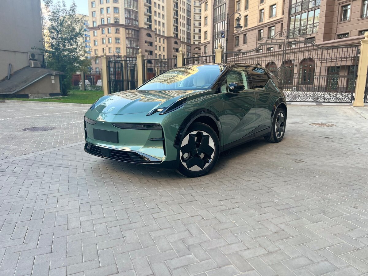 Купить б/у Zeekr X 2023-2025 Electro AT (315.0 кВт) 4WD электро автомат в Москве: зелёный Зикр ...