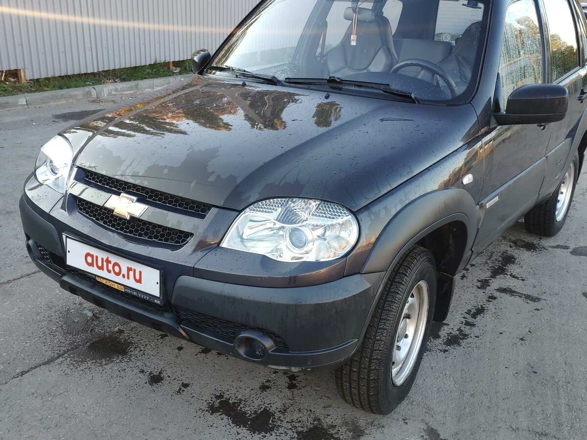 Купить б/у Chevrolet Niva I Рестайлинг 1.7 MT (80 л.с.) 4WD бензин ...