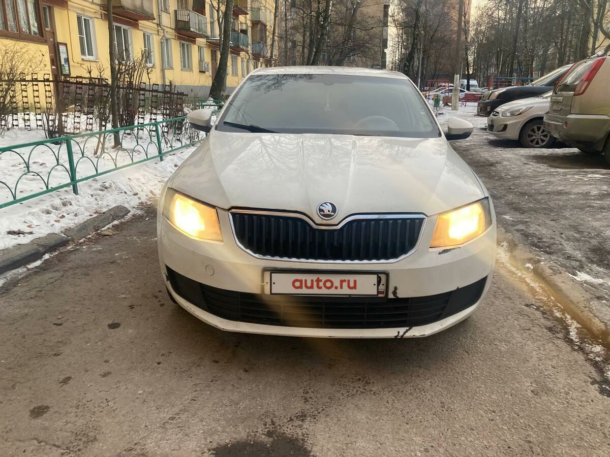 Купить б/у Skoda Octavia III (A7) 1.2 AMT (105 л.с.) бензин робот в ...