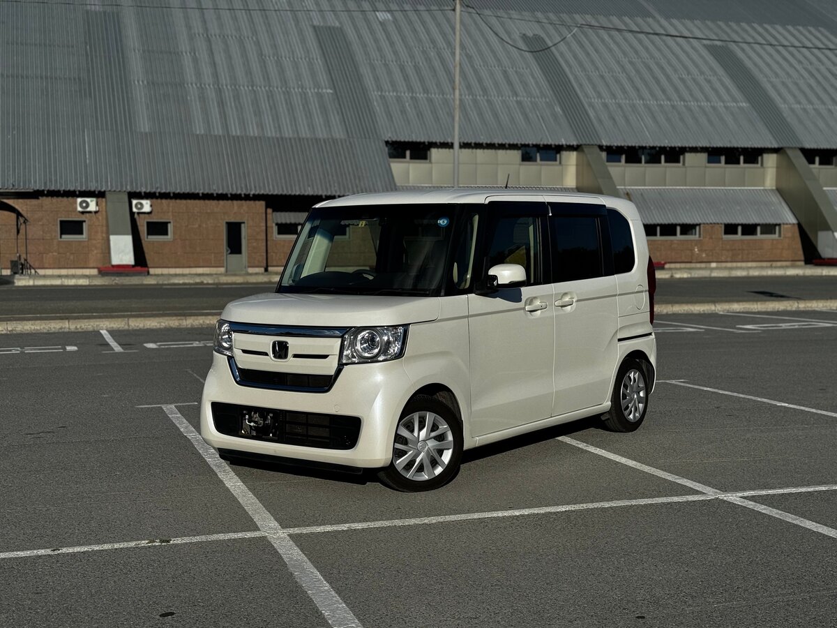 Купить б/у Honda N-BOX II 0.7 CVT (58 л.с.) бензин вариатор в Омске: белый Хонда н-бокс II ...