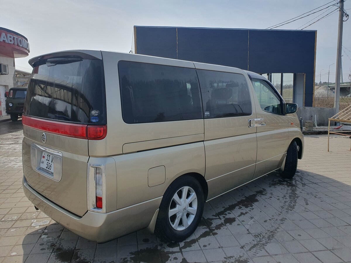 Купить б/у Nissan Elgrand II (E51) 3.5 AT (240 л.с.) 4WD бензин автомат в Калуге: золотистый ...