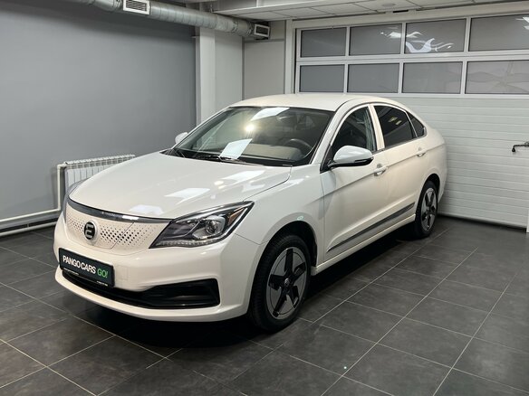 Купить б/у Evolute i-PRO 2022-2025 Electro AT (110.0 кВт) электро автомат в Твери: белый Эволют ...