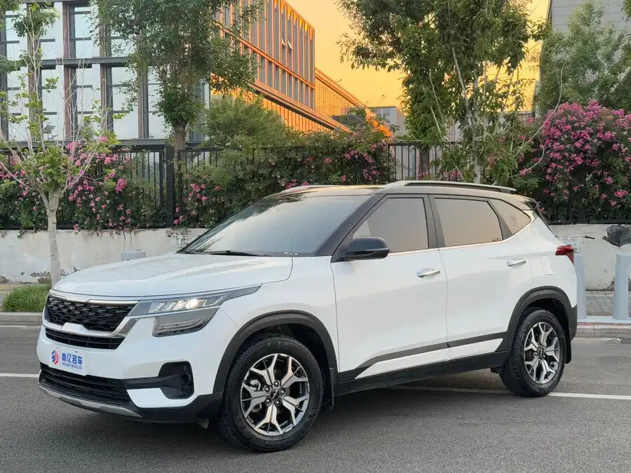 Купить б/у Kia KX3 2019-2023 1.5 CVT (115 л.с.) бензин вариатор во Владивостоке: белый Киа ...
