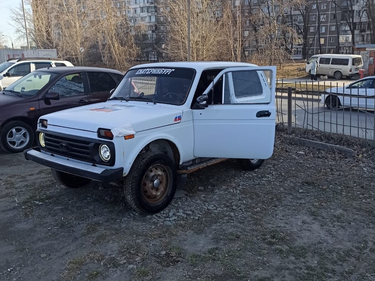 Купить б/у Lada (ВАЗ) 2121 (4x4) I 1.6 MT (75 л.с.) 4WD бензин механика в Екатеринбурге: белый ...