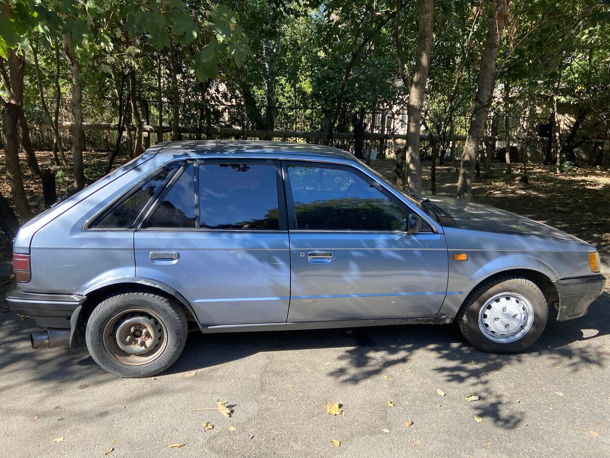 Купить б/у Mazda 323 III (BF) GT 1.6 MT (104 л.с.) бензин механика в Симферополе: серебристый ...