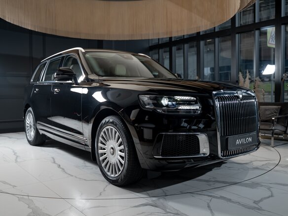 Купить б/у Aurus Komendant 2022-2025 4.4hyb AT (598 л.с.) 4WD гибрид автомат в Москве: чёрный ...