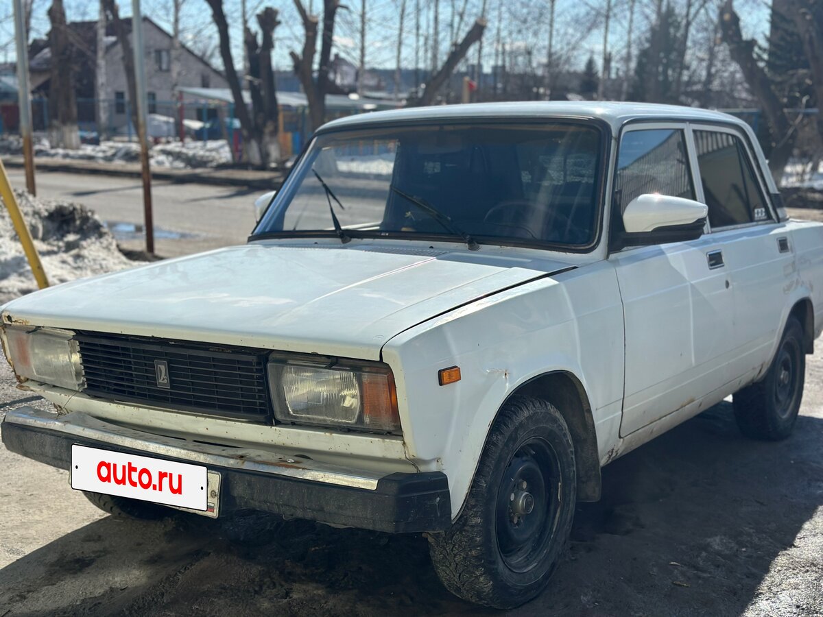 Купить б/у Lada (ВАЗ) 2105 1979-2011 1.5 MT (71 л.с.) бензин механика в Барнауле: белый Лада ...
