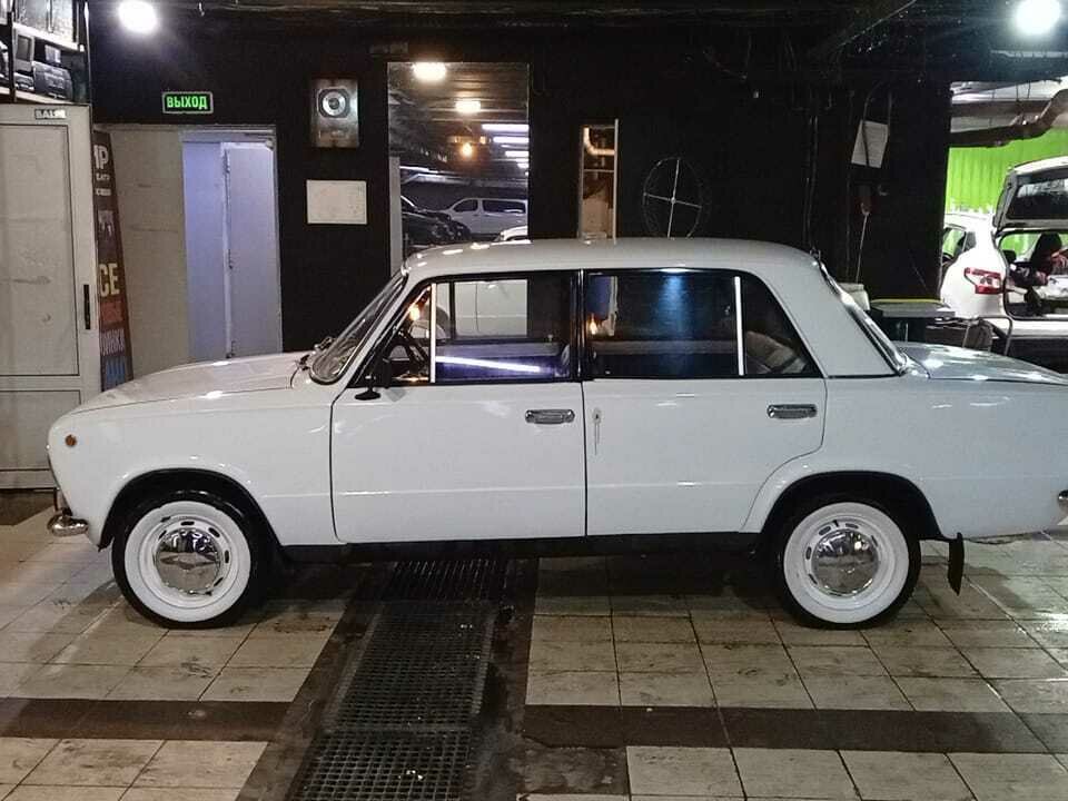 Купить б/у Lada (ВАЗ) 2101 1970-1988 1.2 MT (59 л.с.) бензин механика в Москве: белый Лада 2101 ...