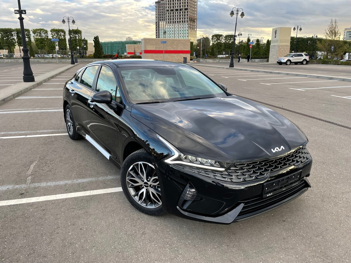 Купить б/у Kia K5 III 2.0 AT (150 л.с.) бензин автомат в Москве: чёрный Киа к5 III седан 2022 ...