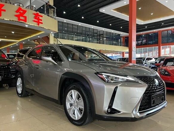 Купить б/у Lexus UX I 260h 2.0hyb CVT (184 л.с.) гибрид вариатор во Владивостоке: серебристый ...