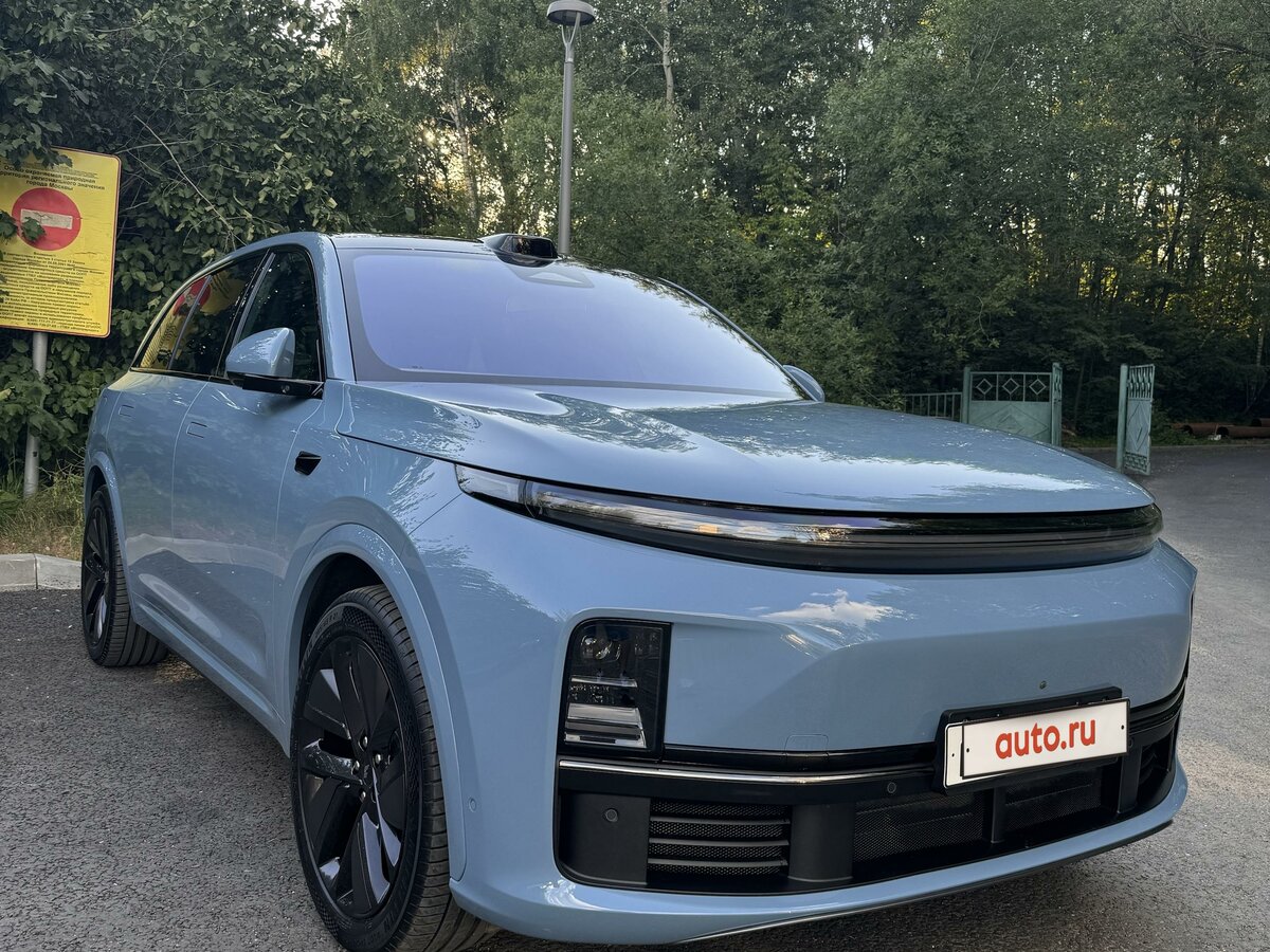 Купить б/у LiXiang L7 I 1.5hyb AT (449 л.с.) 4WD гибрид автомат в Москве: голубой Лисян Л7 I ...