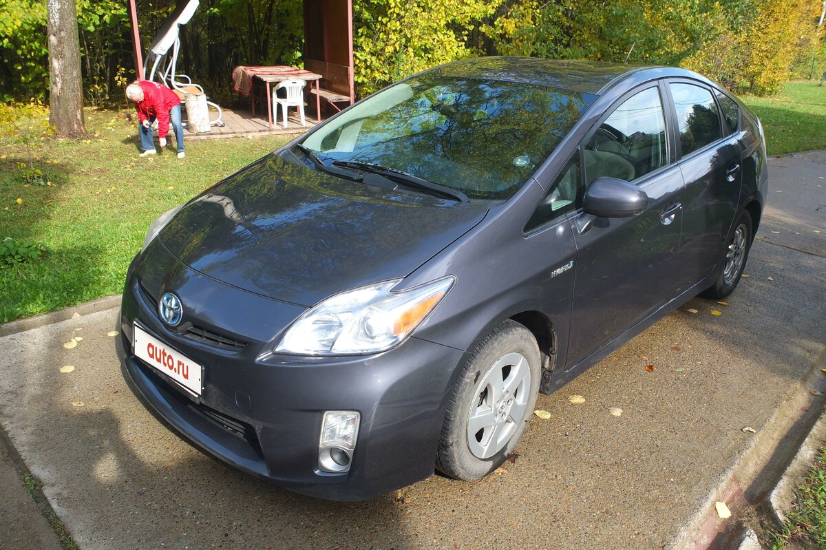 Купить б/у Toyota Prius III (XW30) 1.8hyb AT (99 л.с.) гибрид автомат в ...