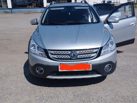 Купить б/у Dongfeng H30 Cross 2011-2018 1.6 AT (117 л.с.) бензин автомат в Москве: серебристый ...