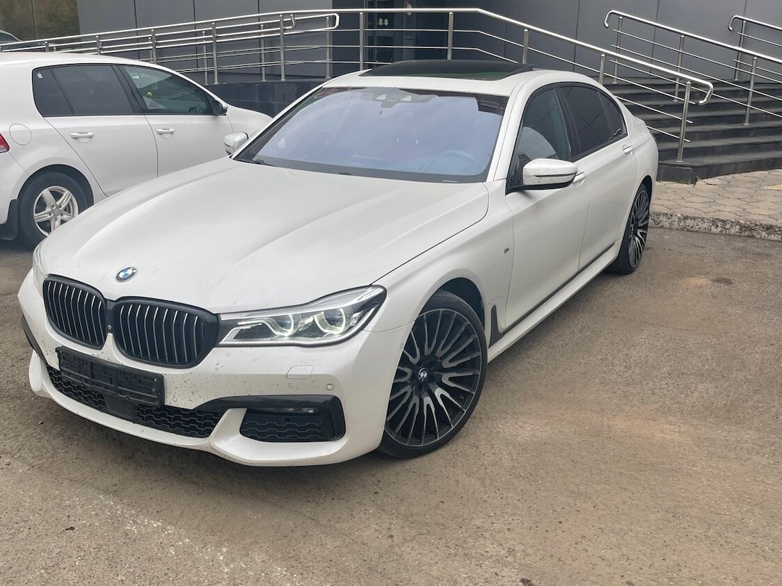 Купить б/у BMW 7 серии VI (G11/G12) 750Ld xDrive 3.0d AT (400 л.с.) 4WD ...