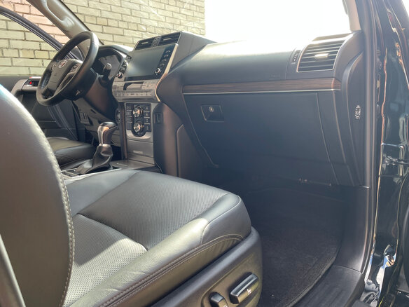 Купить б/у Toyota Land Cruiser Prado 150 Series Рестайлинг 3 2.8d AT ...
