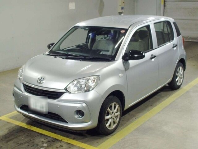 Купить б/у Toyota Passo III Рестайлинг 1.0 CVT (69 л.с.) бензин вариатор в Находке: серебристый ...