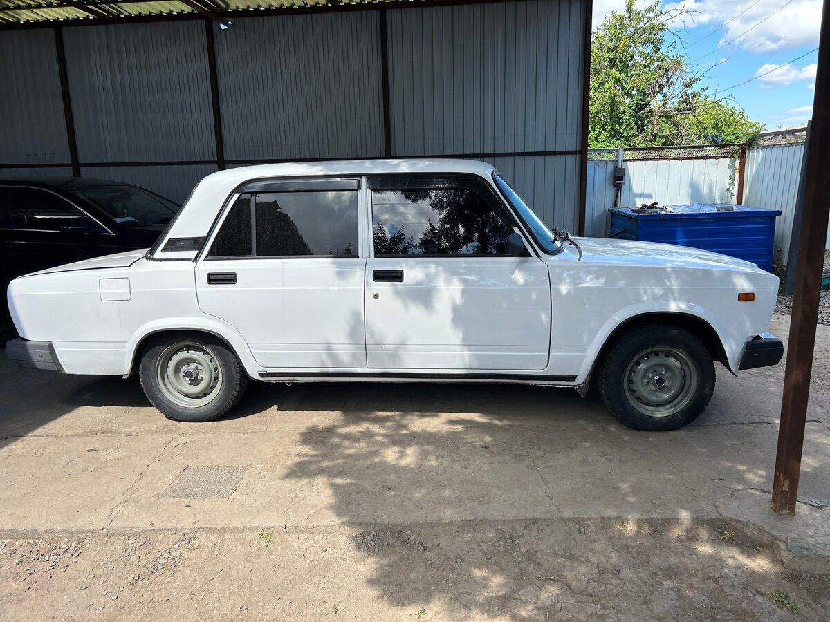 Купить б/у Lada (ВАЗ) 2107 1982-2012 1.6 MT (73 л.с.) бензин механика в Черемухах: белый Лада ...