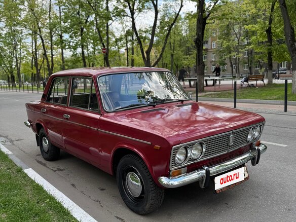 Купить б/у Lada (ВАЗ) 2103 1972-1984 1.2 MT (64 л.с.) бензин механика в Жуковском: красный Лада ...