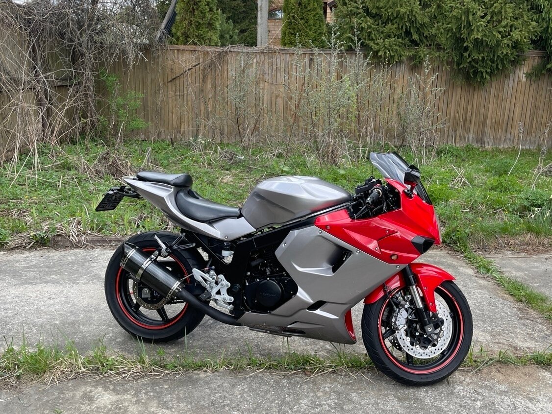 Купить б/у Hyosung Comet GT250 инжектор 5 передач в Москве: красный ...