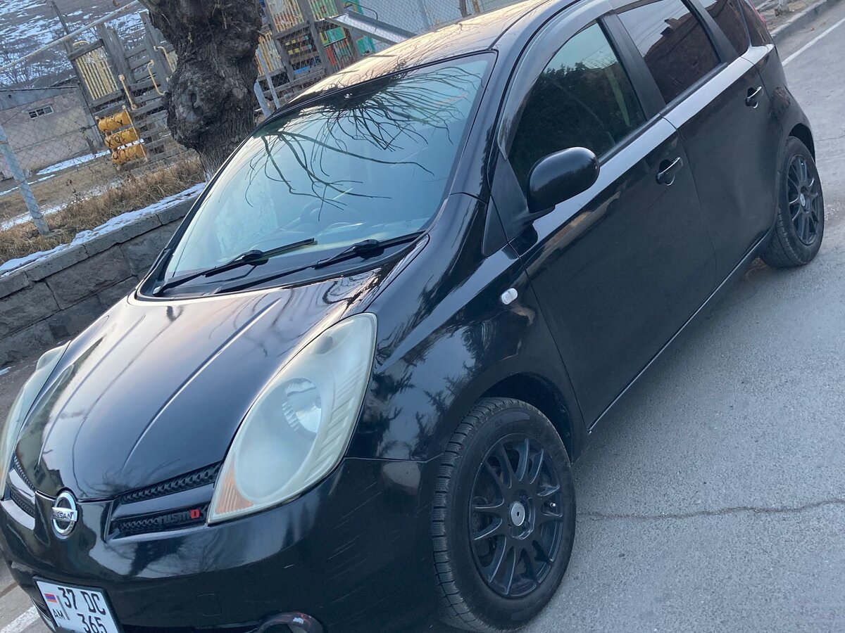 Купить б/у Nissan Note I 1.5 CVT (109 л.с.) бензин вариатор в Москве: чёрный Ниссан Ноут I ...