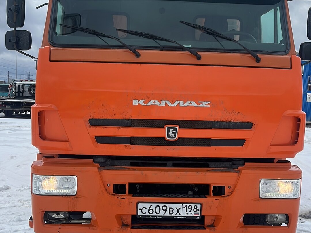 Купить б/у КамАЗ 6520 в Санкт-Петербурге: оранжевый самосвал 2023 года по цене 3 590 000 рублей ...
