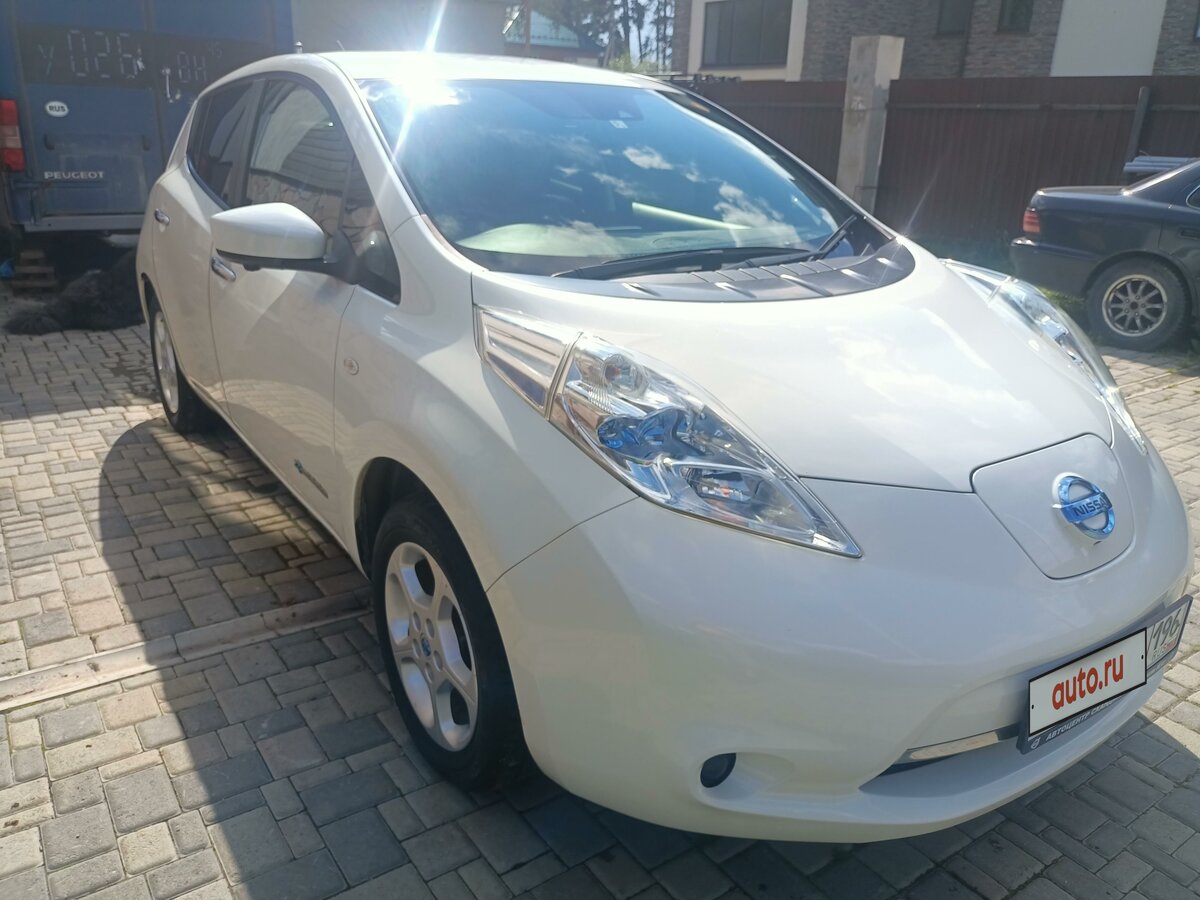 Купить б/у Nissan Leaf I (ZE0/AZE0) 30kWh Electro AT (80.0 кВт) электро автомат в Екатеринбурге ...