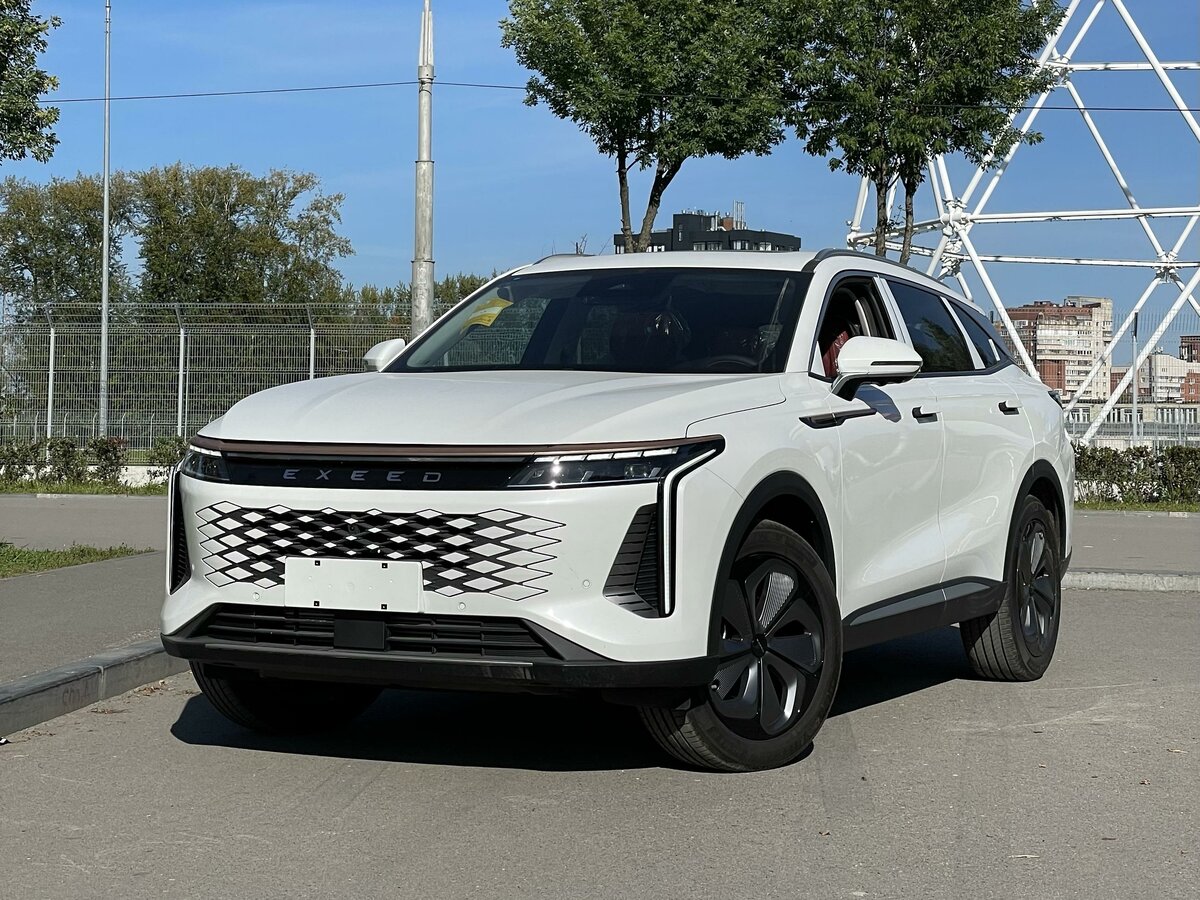 Купить б/у Exeed RX 2023-2025 2.0 AMT (249 л.с.) 4WD бензин робот в Перми: белый Эксид ЭрИкс ...