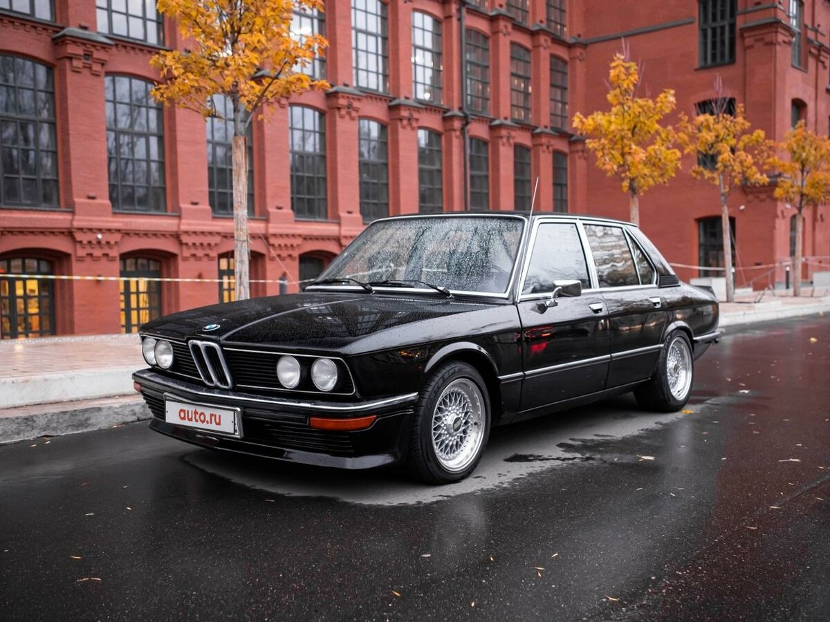 Купить б/у BMW 5 серии I (E12) 520i 2.0 MT (122 л.с.) бензин механика в Москве: чёрный БМВ 5 ...
