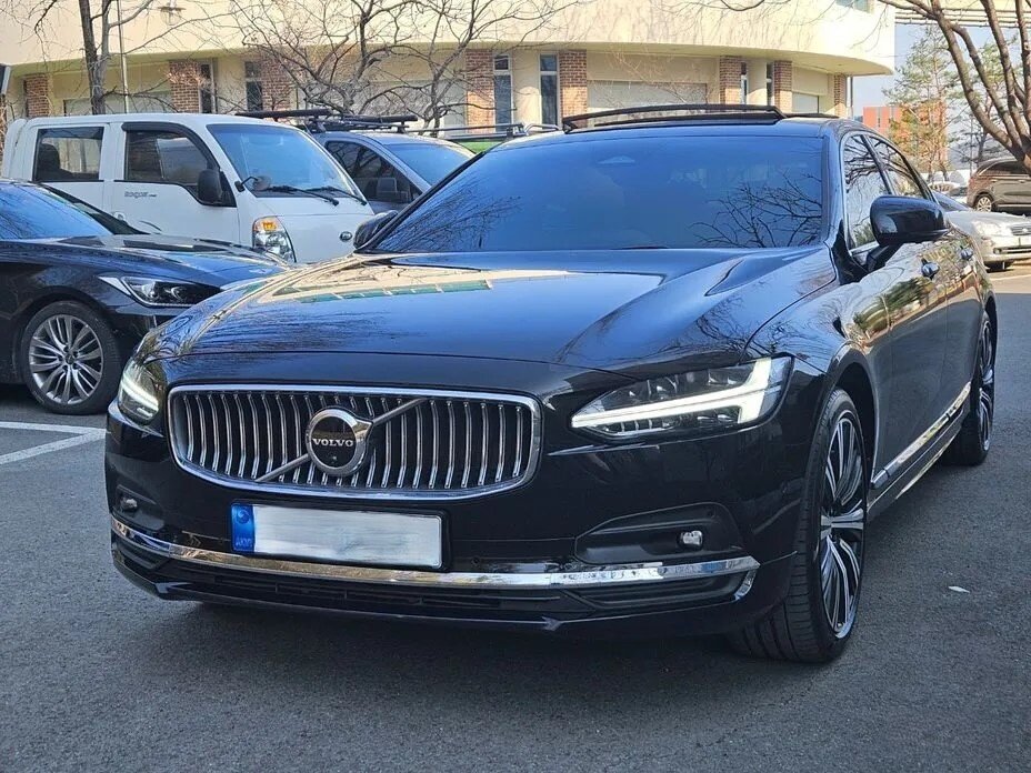 Купить б/у Volvo S90 II Рестайлинг 2.0 AT (250 л.с.) бензин автомат во Владивостоке: чёрный ...