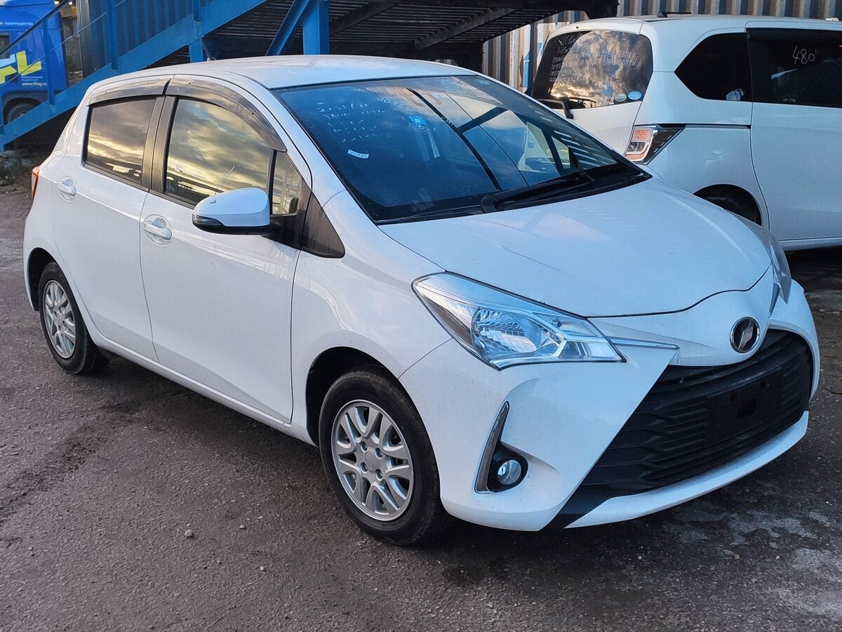 Купить б/у Toyota Vitz III (XP130) Рестайлинг 2 1.0 CVT (69 л.с ...