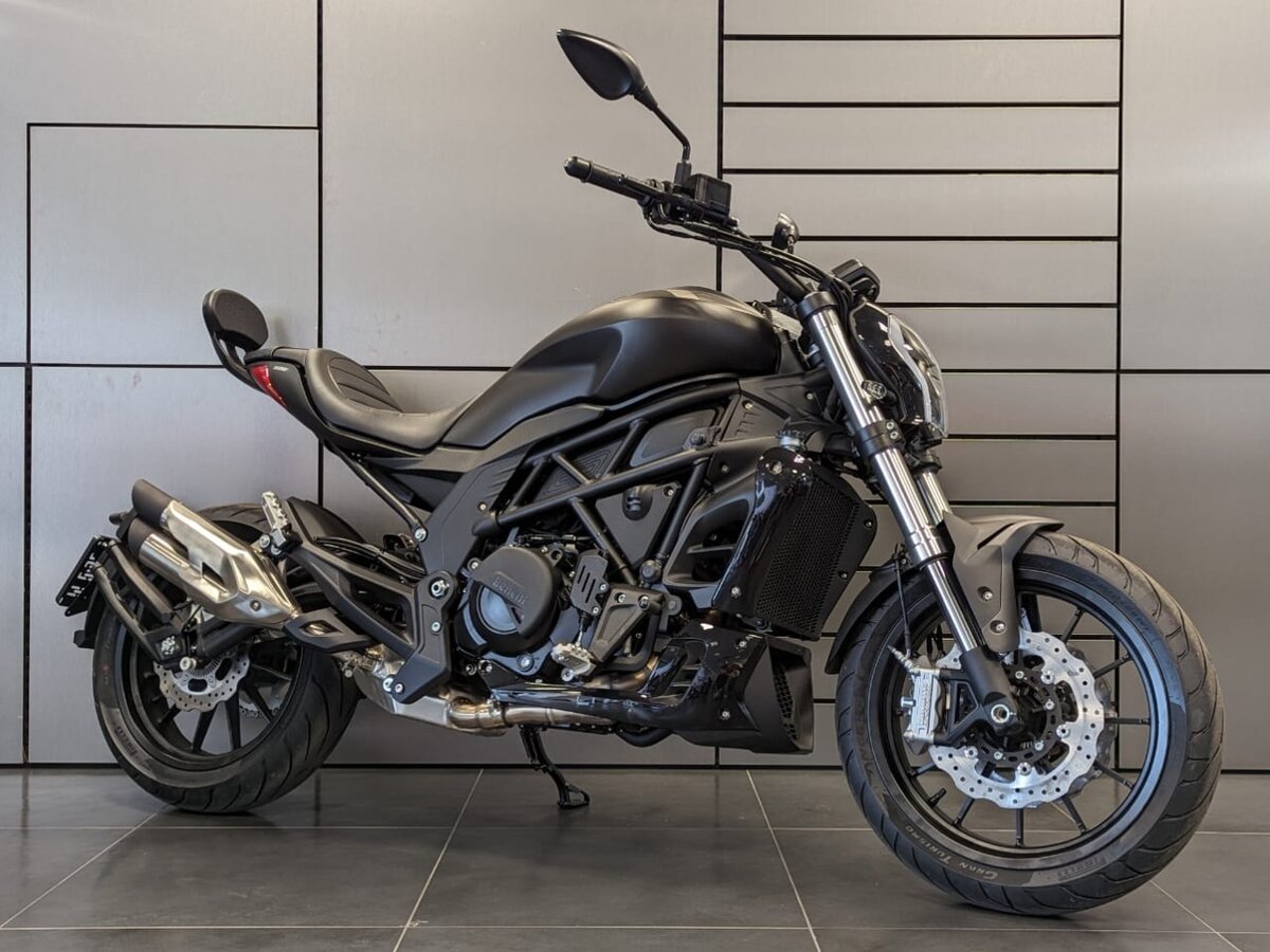 Купить новый Benelli 502 C инжектор 6 передач в Москве: чёрный круизер 2024 года на Авто.ру ID ...