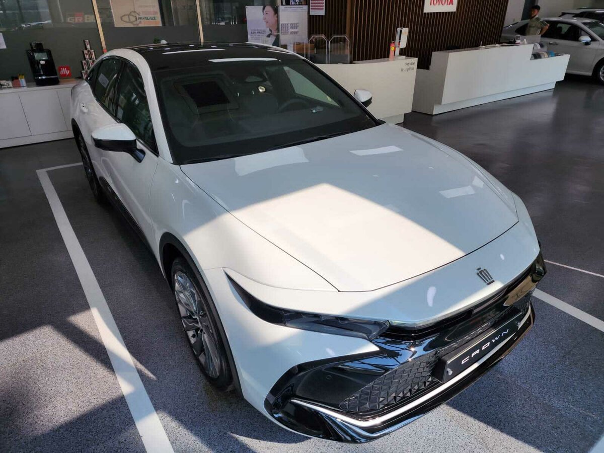 Купить б/у Toyota Crown XVI (S230) 2.4hyb AT (340 л.с.) 4WD гибрид ...