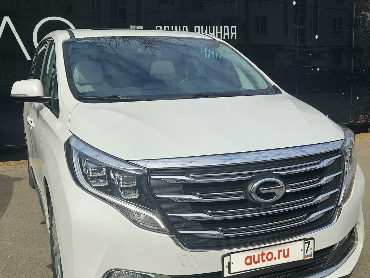 Купить б/у GAC Trumpchi GM8 2017-2020 2.0 AT (201 л.с.) бензин автомат в Москве: белый Трампчи ...