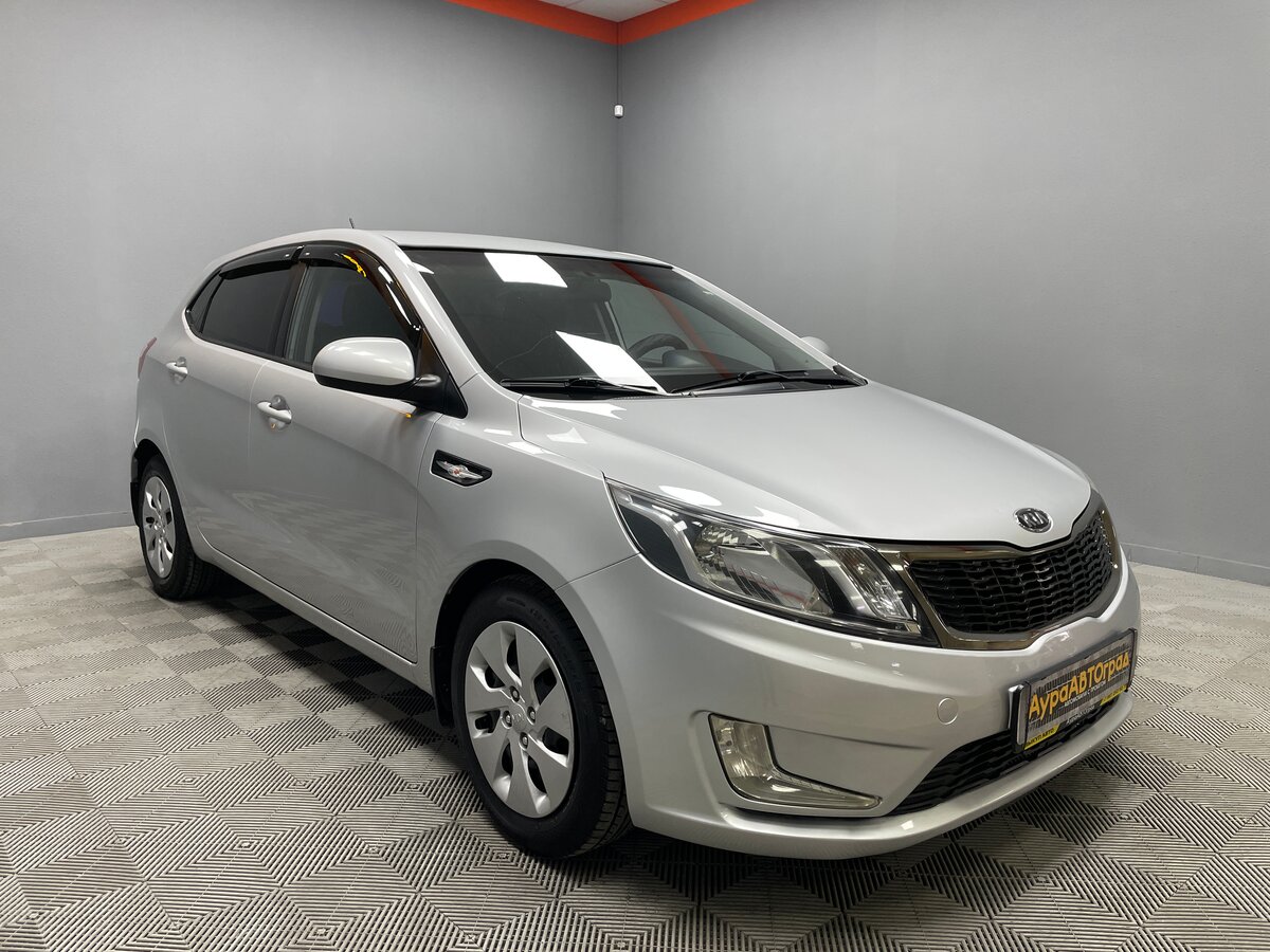 Купить б/у Kia Rio III 1.4 MT (107 л.с.) бензин механика в Стерлитамаке: серебристый Киа Рио III ...