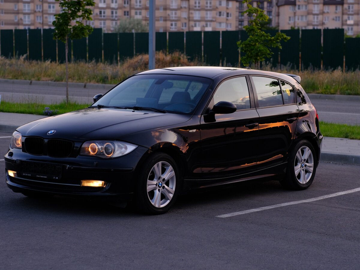Купить б/у BMW 1 серии I (E81/E82/E87/E88) 120i 2.0 AT (150 л.с.) бензин автомат в Анапе: чёрный ...