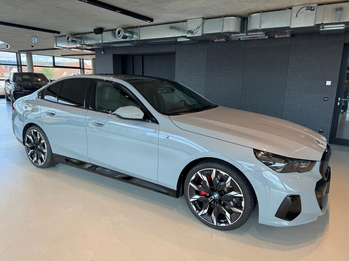 Купить б/у BMW 5 серии VIII (G60/G61/G68) 540d xDrive 3.0d AT (303 л.с ...