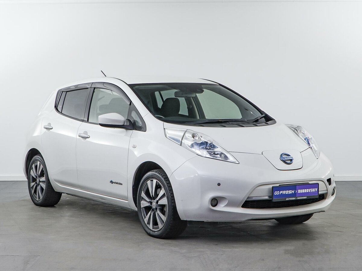 Купить б/у Nissan Leaf I (ZE0/AZE0) 30kWh Electro AT (80.0 кВт) электро автомат в Москве: белый ...