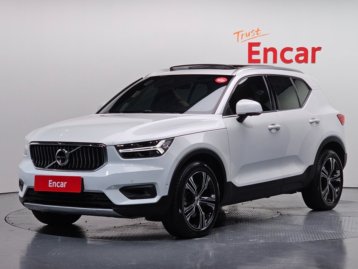Купить б/у Volvo XC40 I 2.0 AT (249 л.с.) 4WD бензин автомат во Владивостоке: белый Вольво XC40 ...